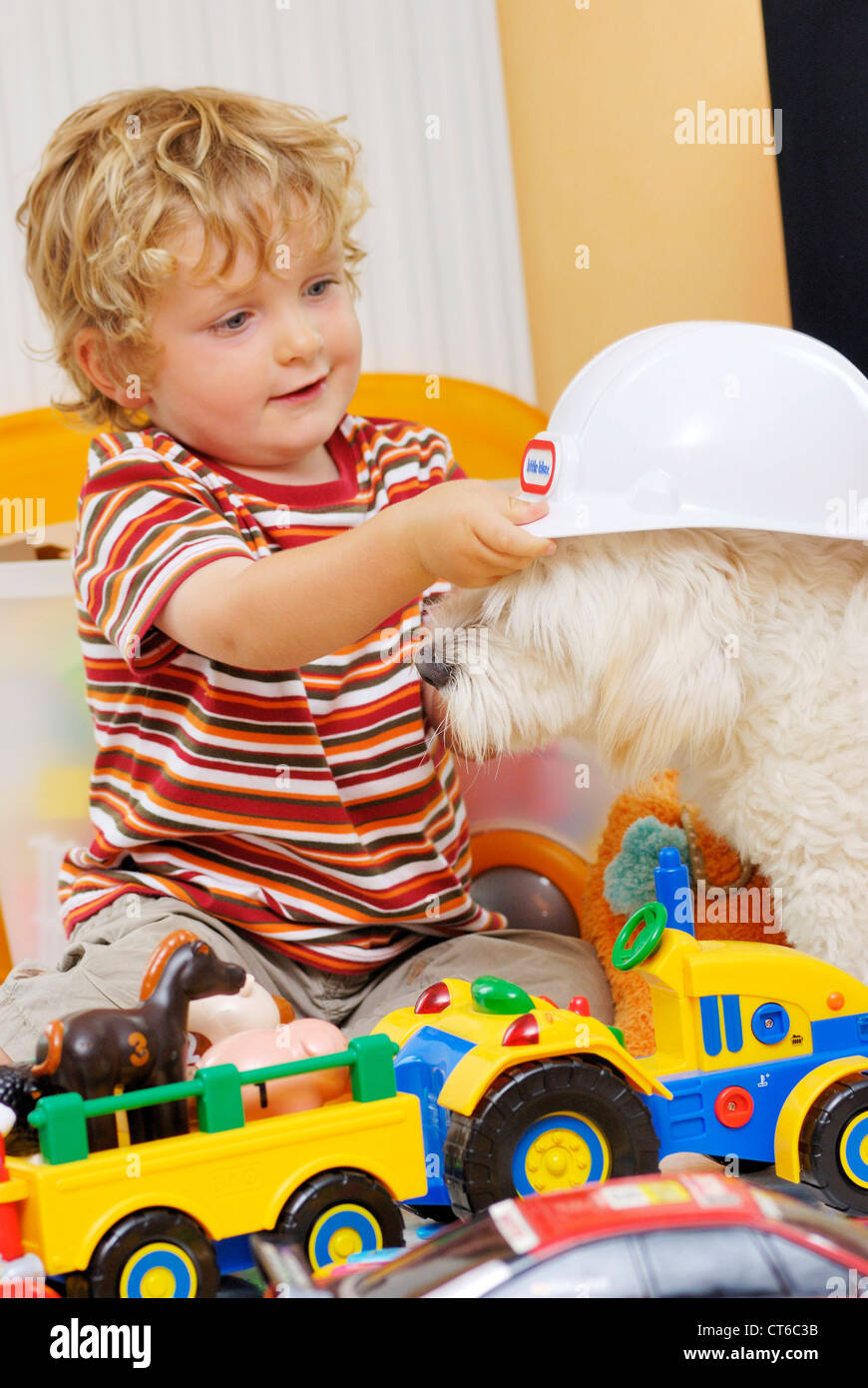 14 jährigen junge mit hund -Fotos und -Bildmaterial in hoher Auflösung ...