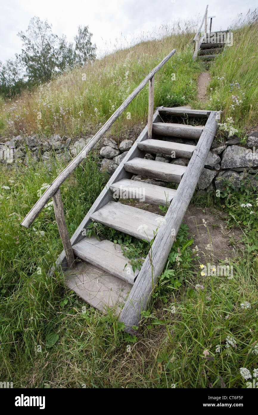 Bergauf holzstufen -Fotos und -Bildmaterial in hoher Auflösung – Alamy