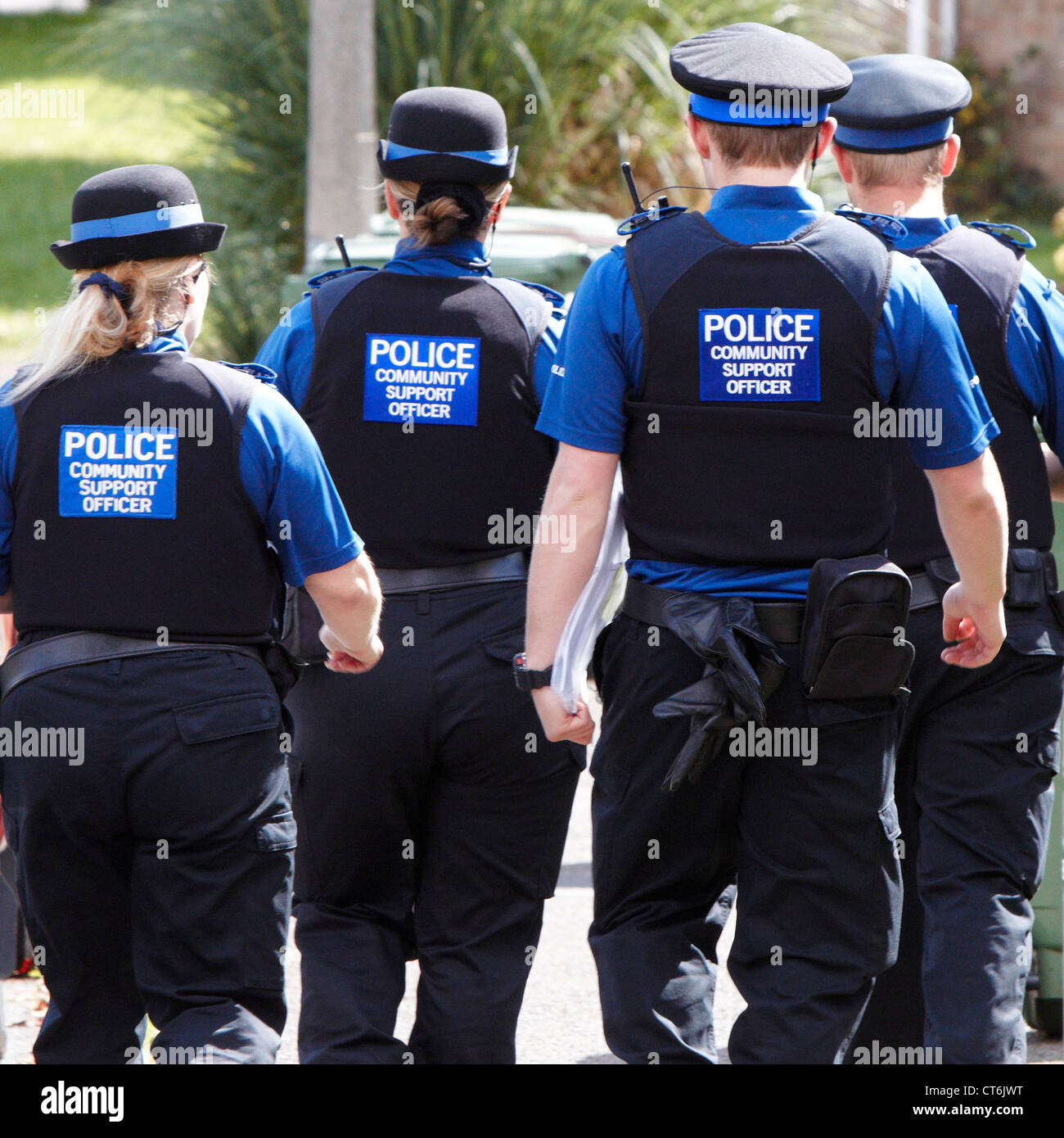 Police community support officers -Fotos und -Bildmaterial in hoher ...