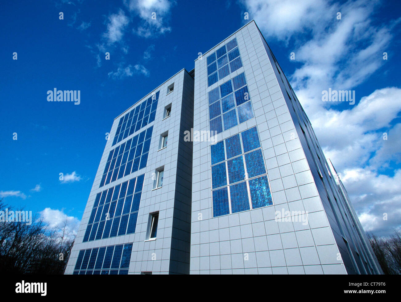 Solar facade cologne -Fotos und -Bildmaterial in hoher Auflösung – Alamy