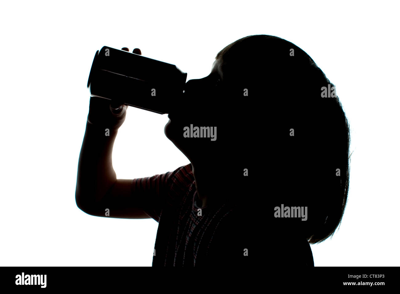 Aus der dose trinken -Fotos und -Bildmaterial in hoher Auflösung – Alamy