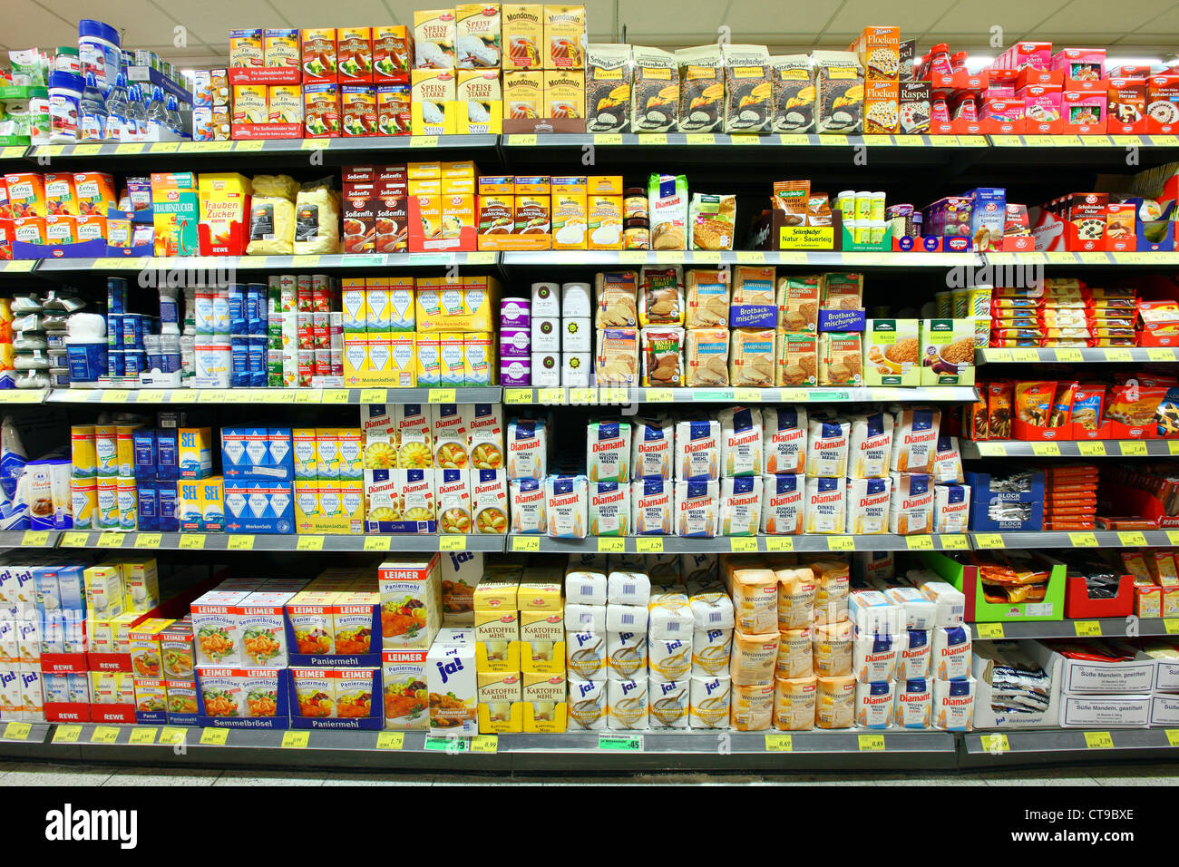 Supermarket shelf -Fotos und -Bildmaterial in hoher Auflösung – Alamy