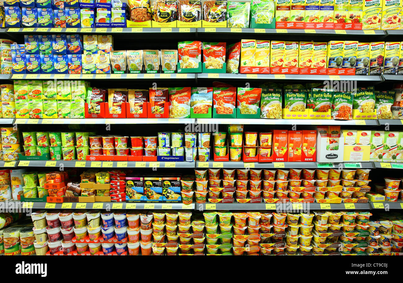Self service supermarket shelf rack -Fotos und -Bildmaterial in hoher ...