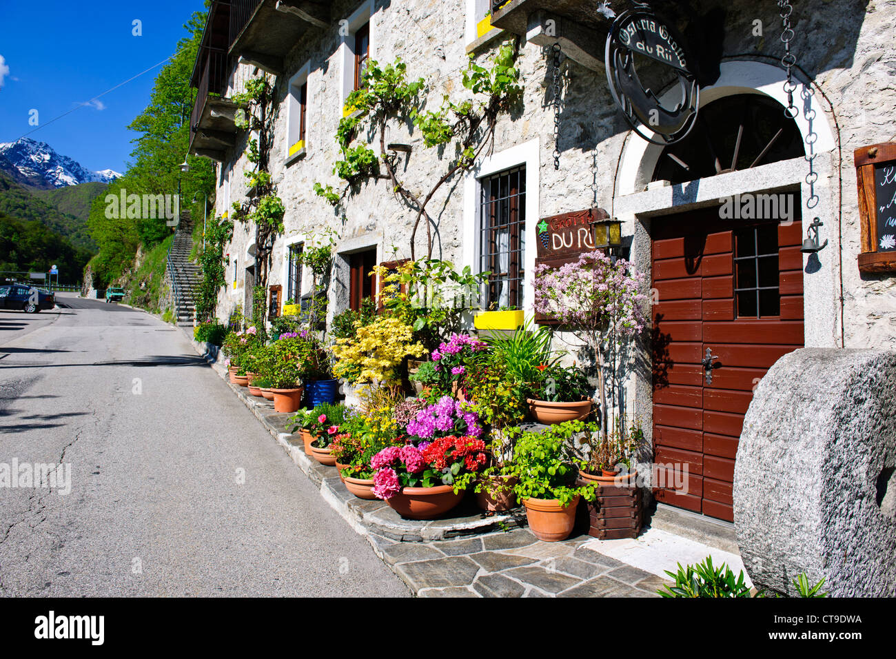 Viadukt ponte brolla -Fotos und -Bildmaterial in hoher Auflösung – Alamy