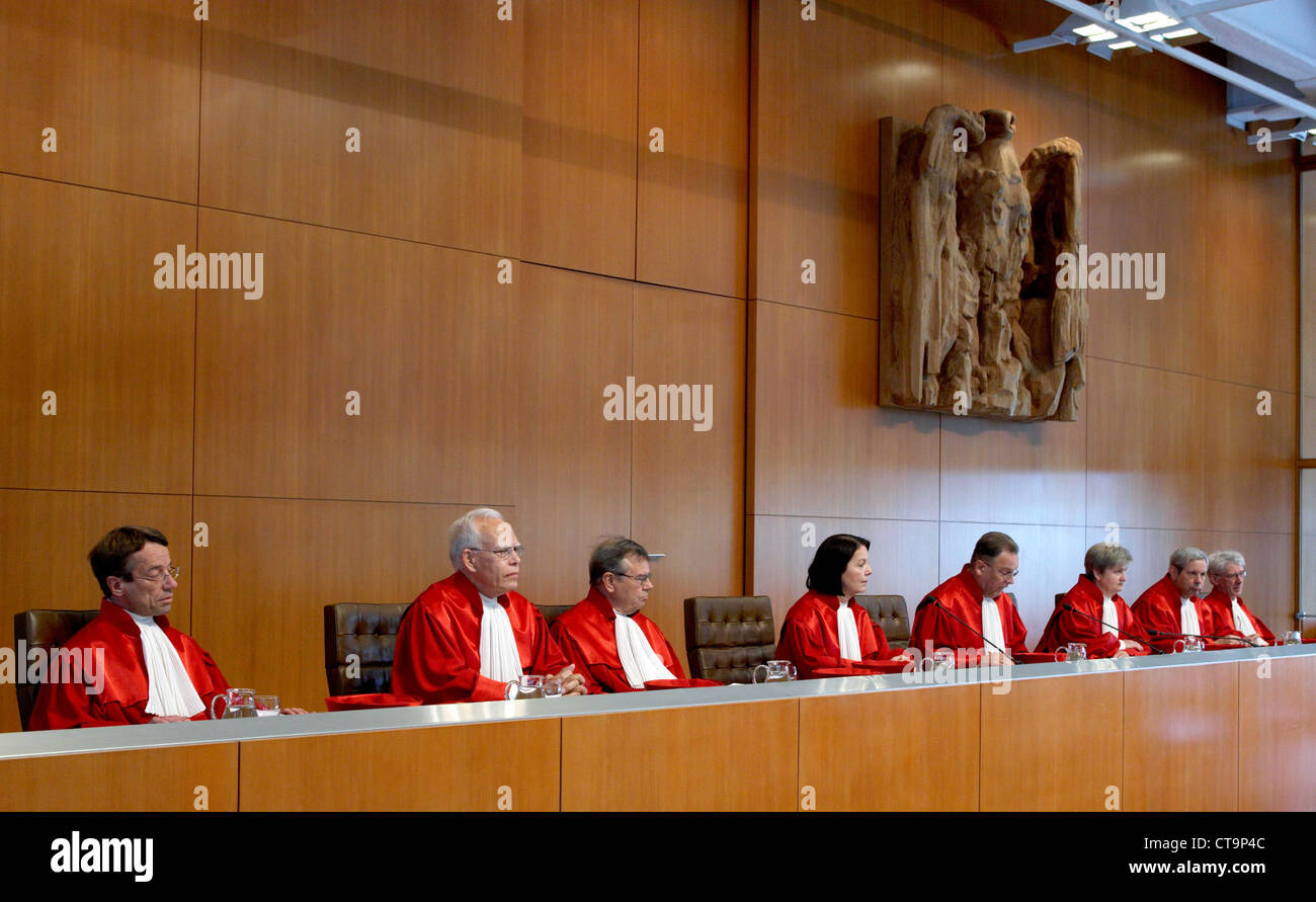 Bundesverfassungsgericht richter robe -Fotos und -Bildmaterial in hoher ...