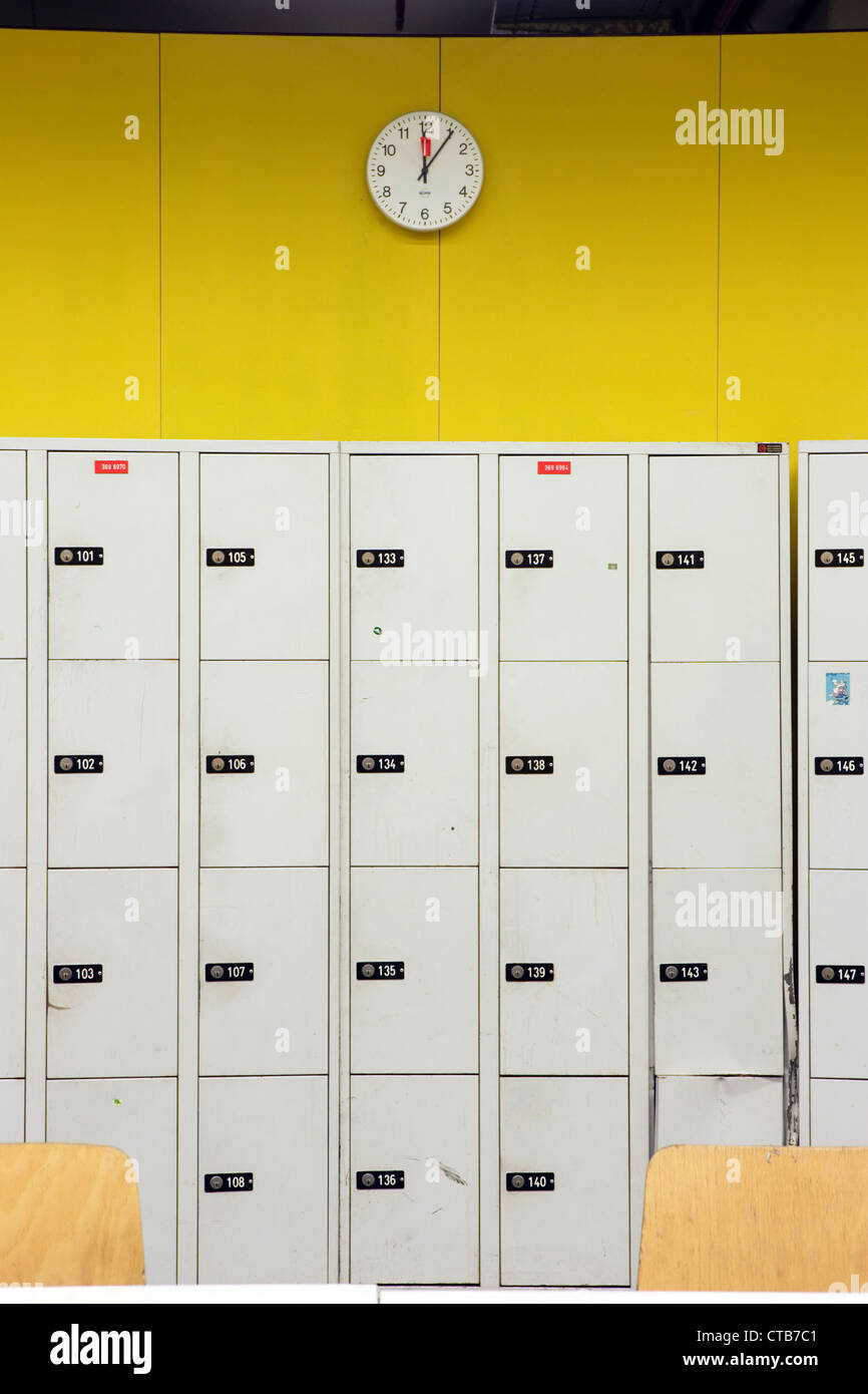 5 nach 12 -Fotos und -Bildmaterial in hoher Auflösung – Alamy