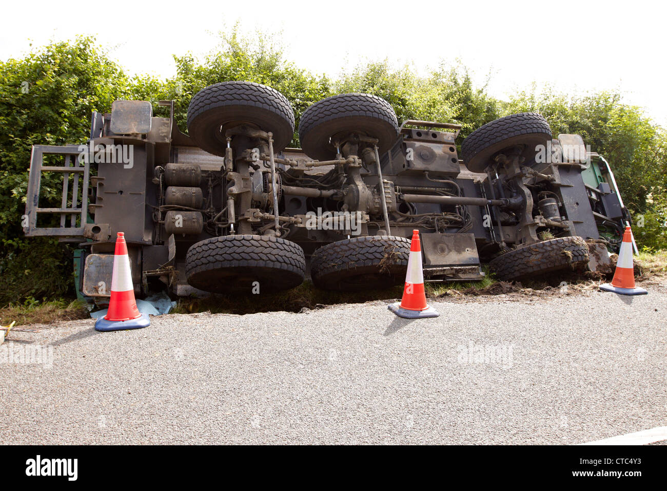 Accident crash crane ditch -Fotos und -Bildmaterial in hoher Auflösung ...