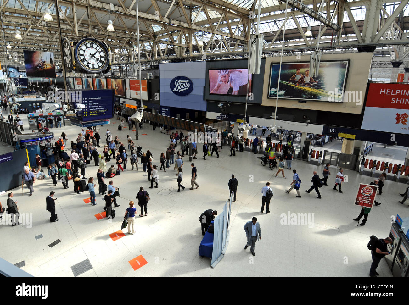 Clock waterloo station london england -Fotos und -Bildmaterial in hoher ...