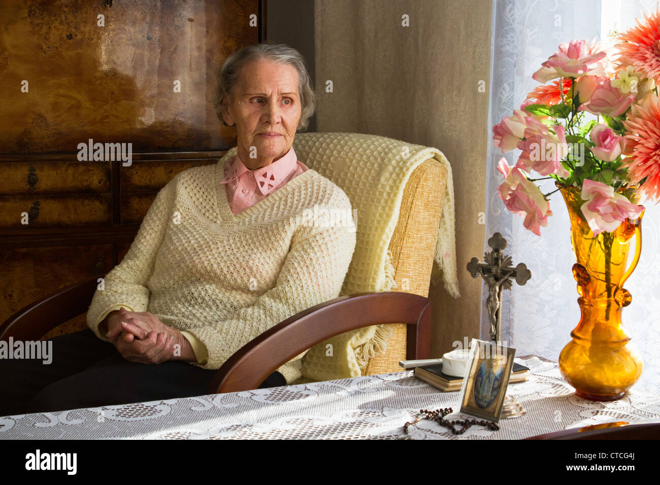 Older peasant woman -Fotos und -Bildmaterial in hoher Auflösung – Alamy