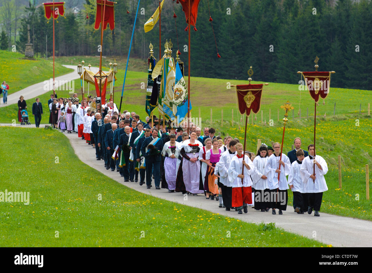 traditionelle und katholischen Prozession in Bayern, Deutschland, im Dorf Jachenau mit betende ...