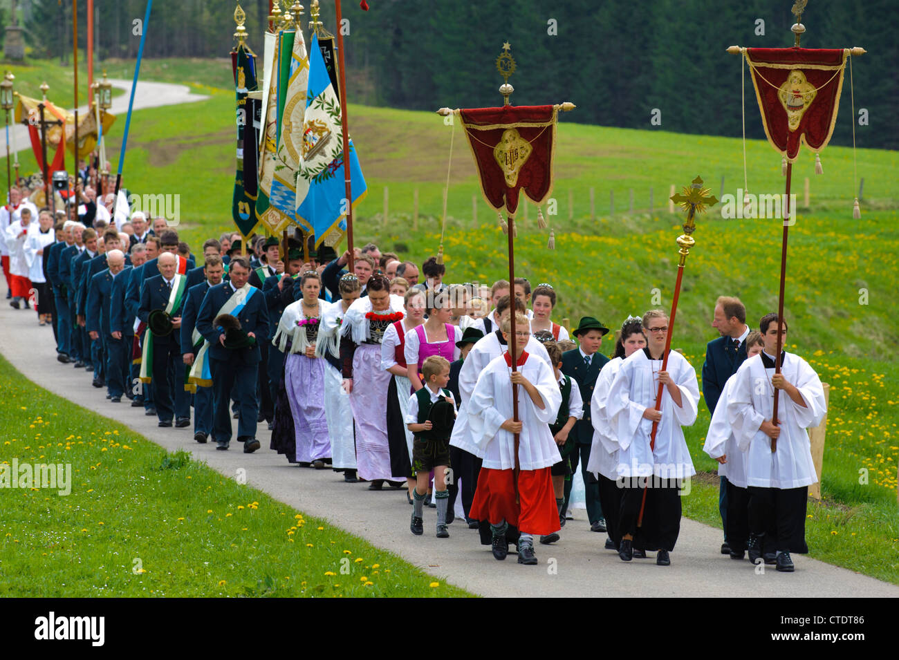 traditionelle und katholischen Prozession in Bayern, Deutschland, im Dorf Jachenau mit betende ...