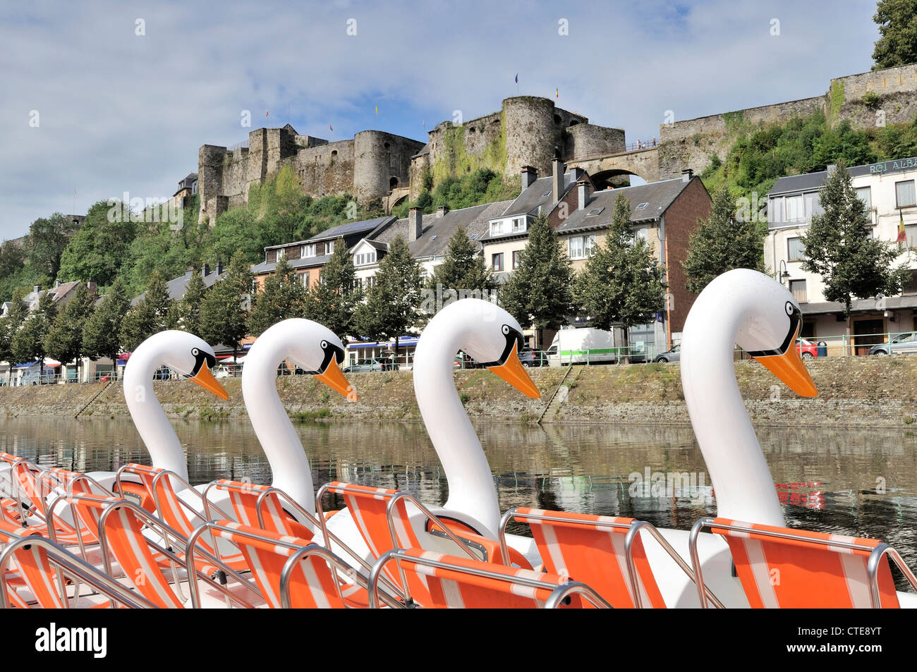 Tretboot schwan -Fotos und -Bildmaterial in hoher Auflösung – Alamy
