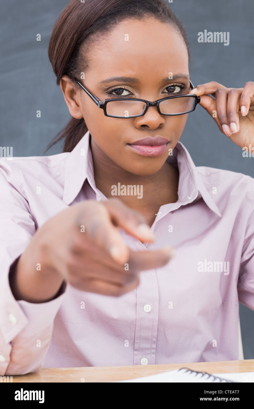 Strenge lehrerin -Fotos und -Bildmaterial in hoher Auflösung – Alamy