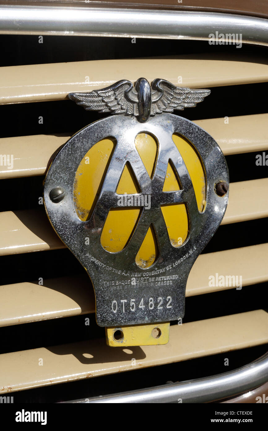 Old aa car badge -Fotos und -Bildmaterial in hoher Auflösung – Alamy