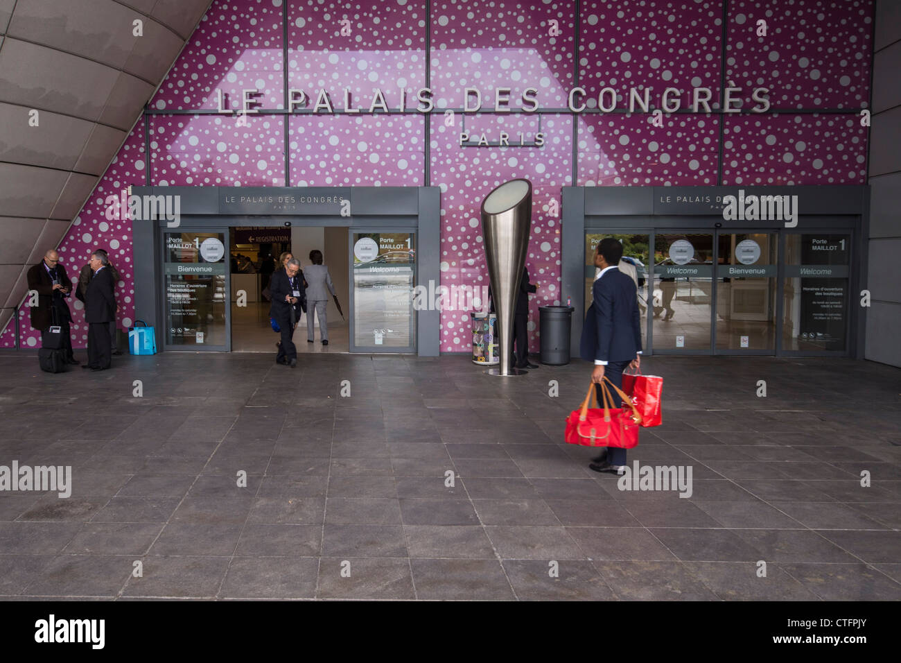Paris convention centre -Fotos und -Bildmaterial in hoher Auflösung – Alamy