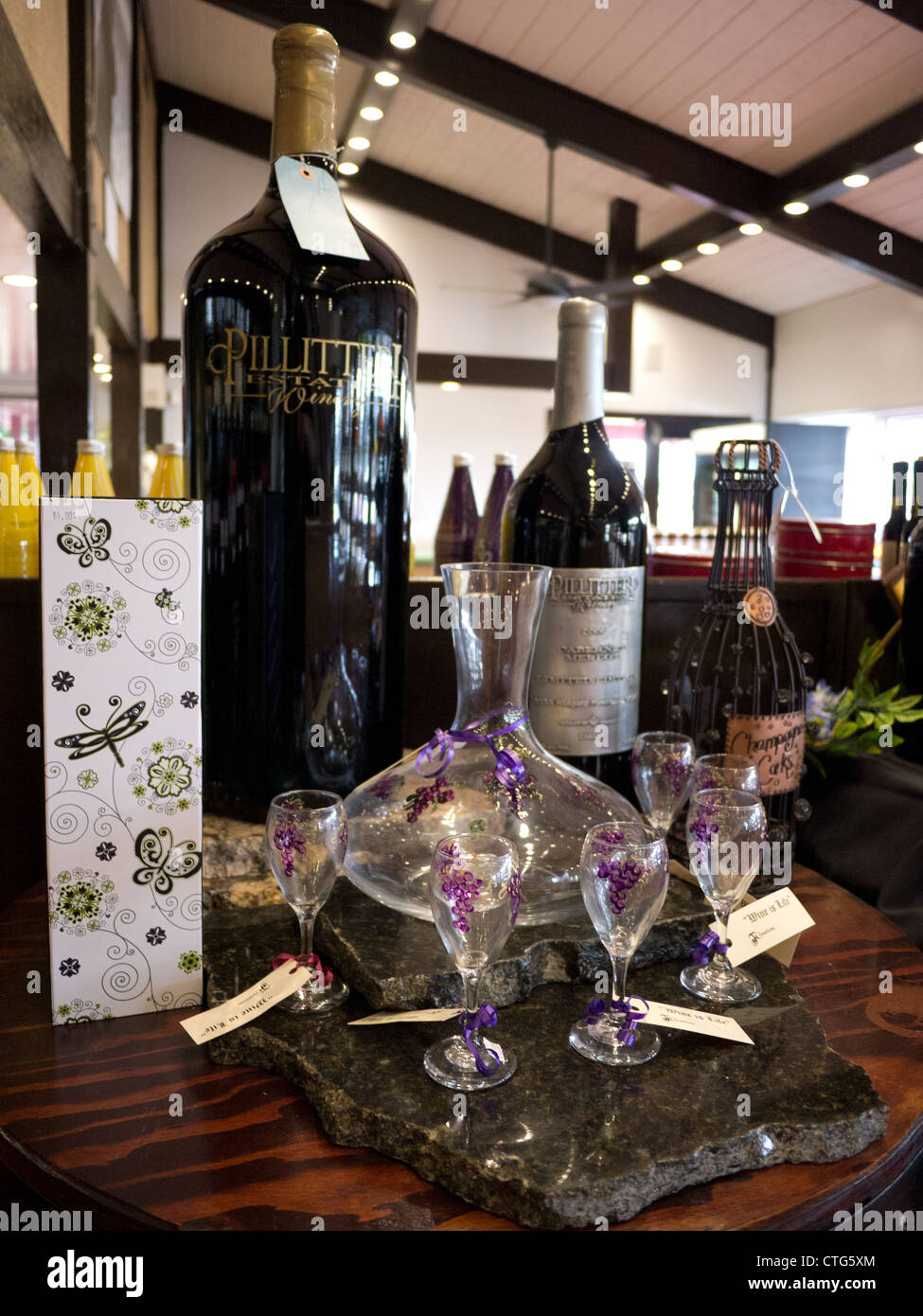 Weinflasche glas -Fotos und -Bildmaterial in hoher Auflösung – Alamy