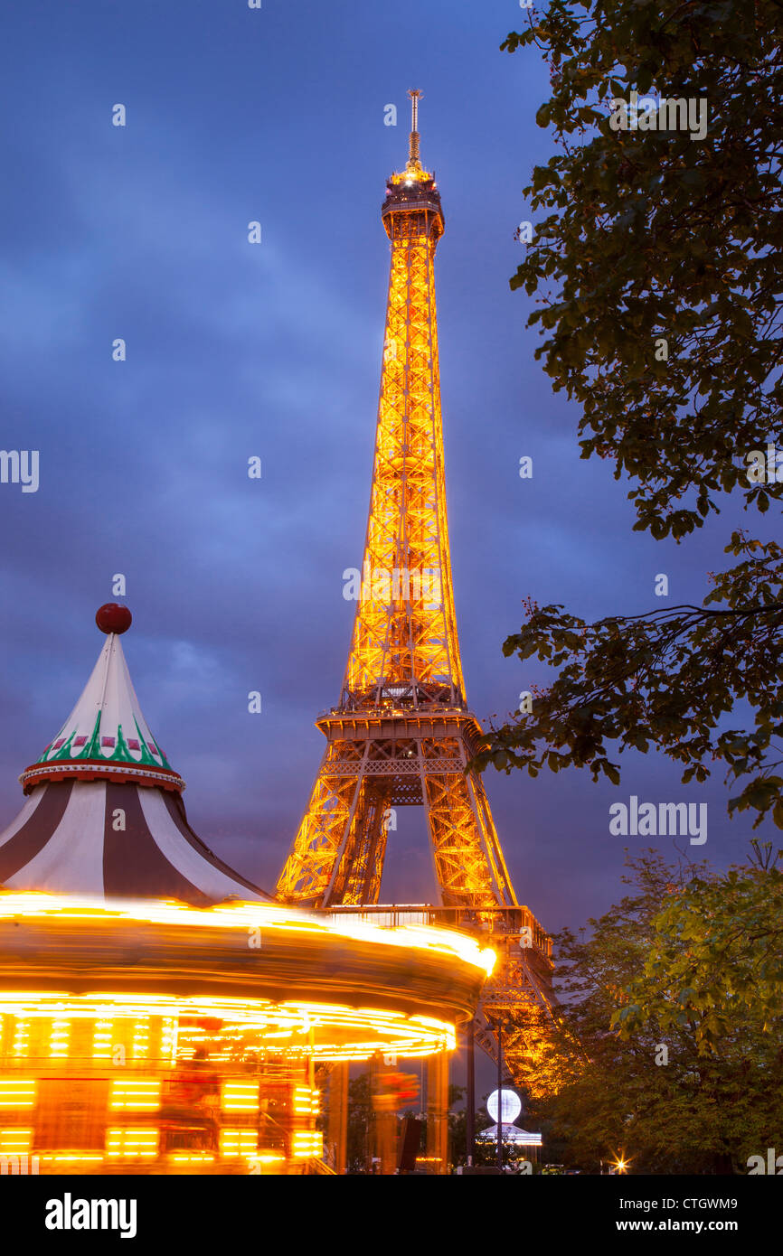 Karussell frankreich paris wahrzeichen -Fotos und -Bildmaterial in ...