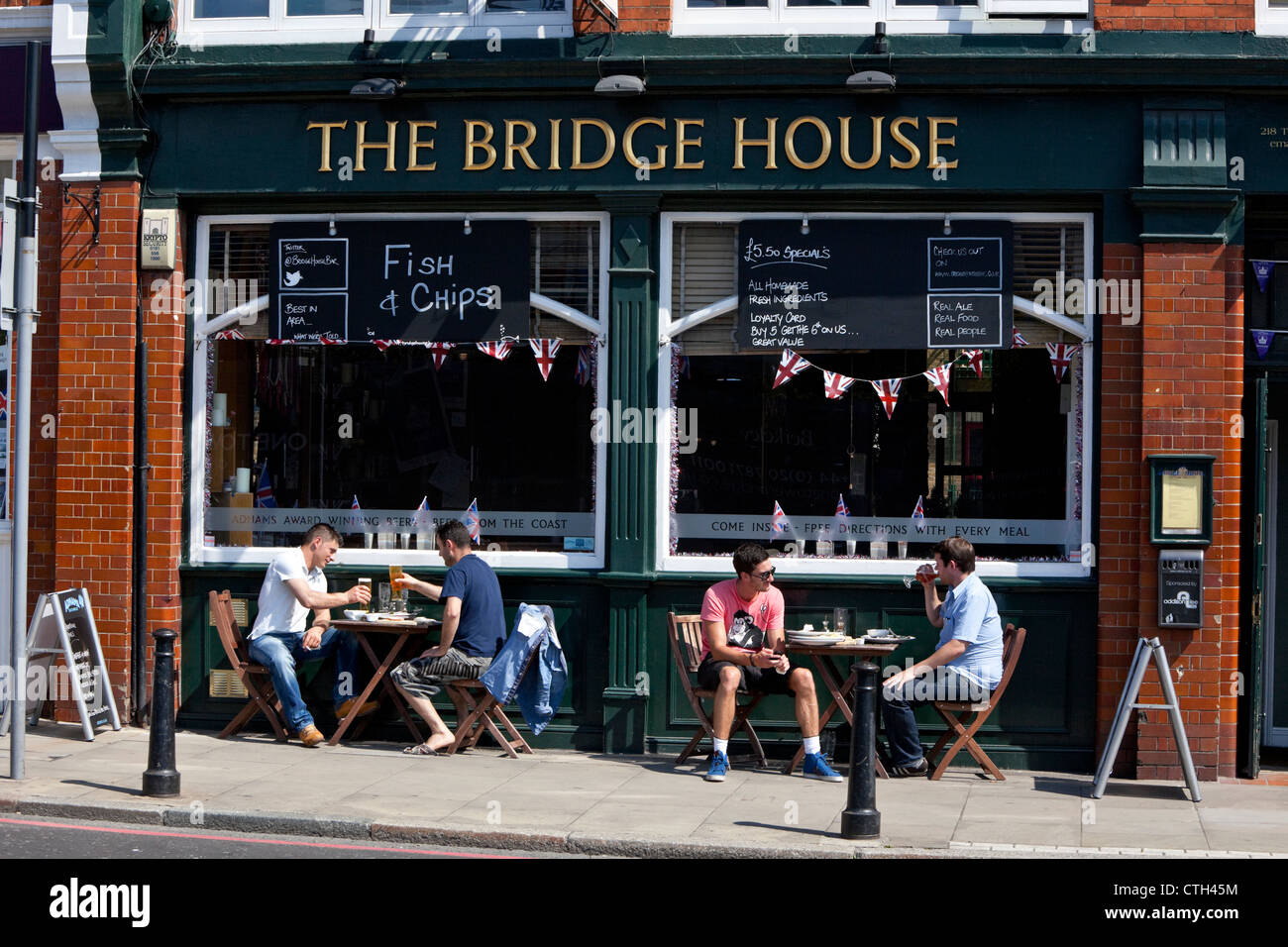 Das Bridge House Pub Fassade, London, England, UK Stockfotografie - Alamy
