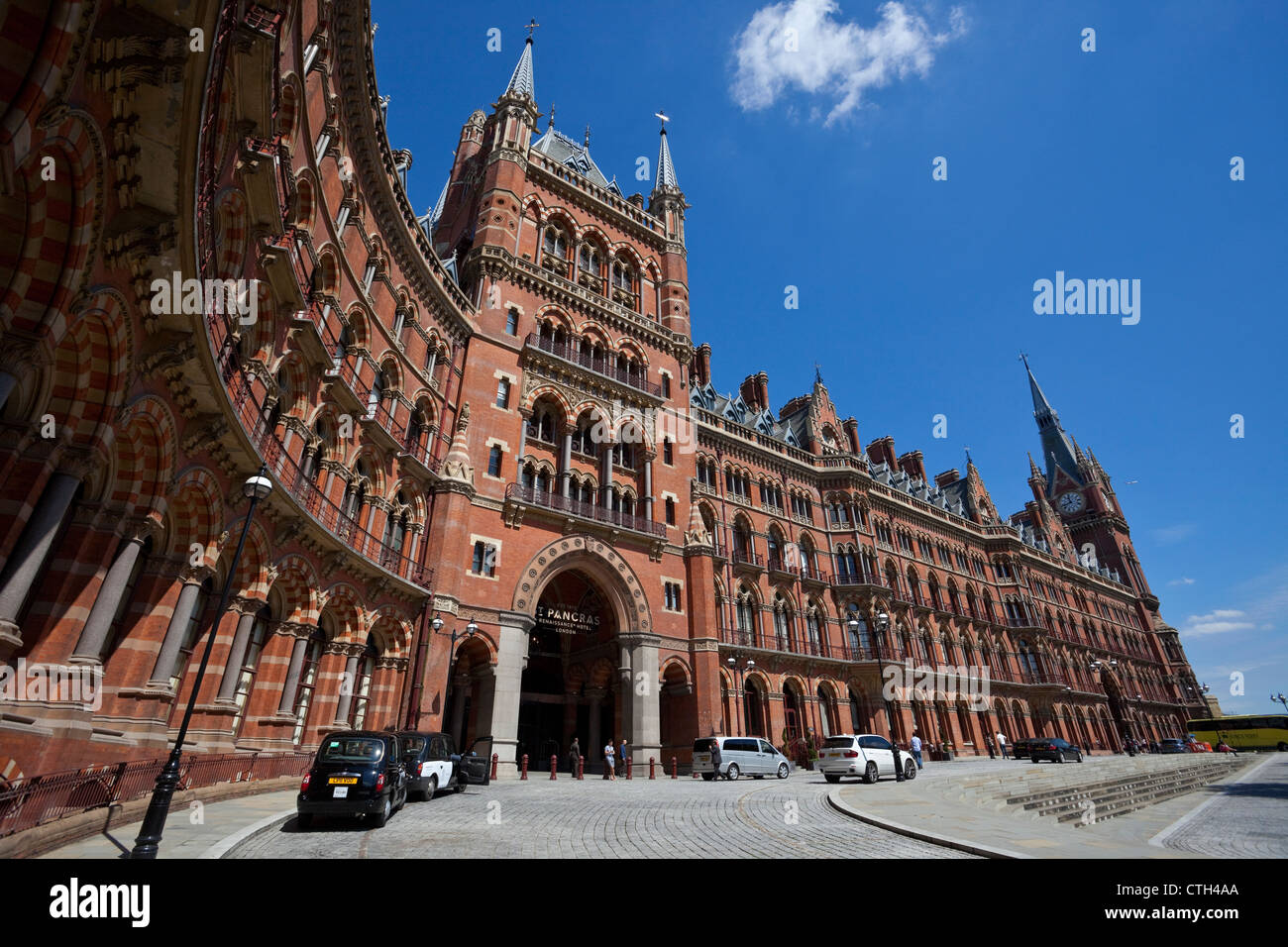 Renaissance hotel london -Fotos und -Bildmaterial in hoher Auflösung ...