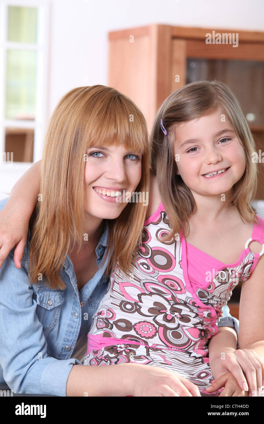Mutter mit Tochter Stockfotografie - Alamy