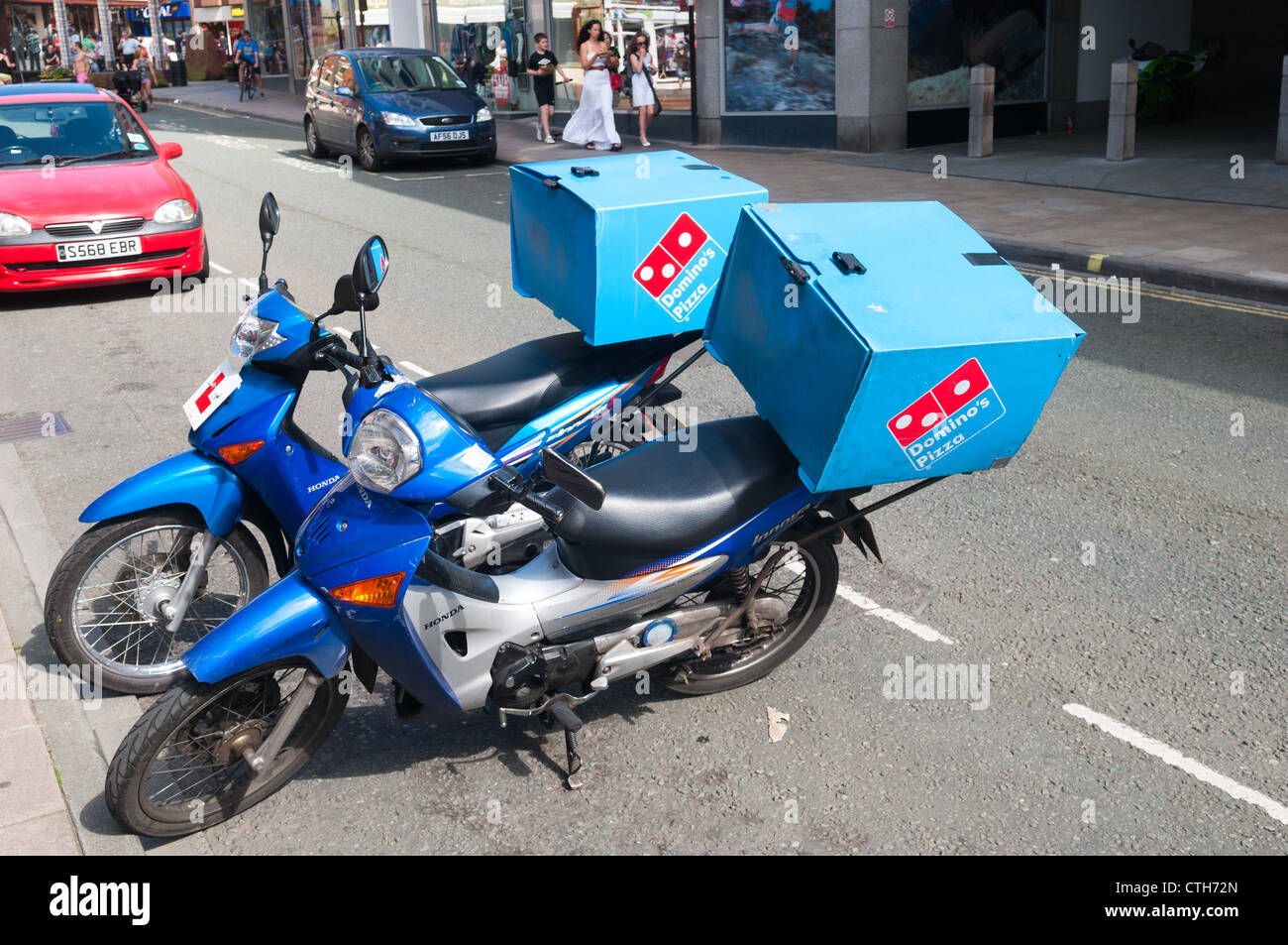 Dominos pizza lieferung fahrräder -Fotos und -Bildmaterial in hoher ...