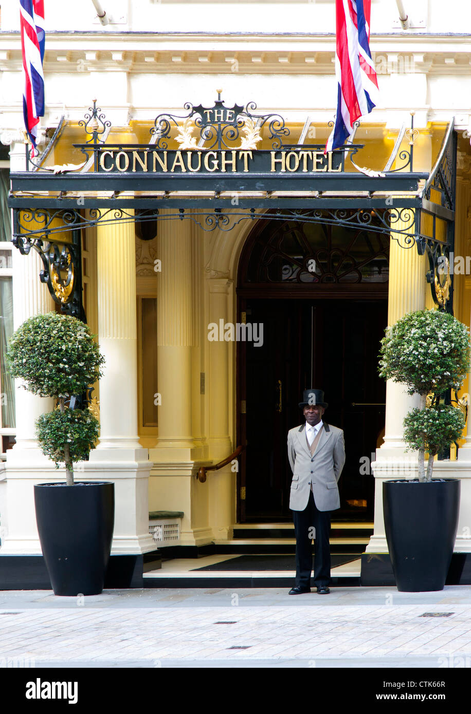 Doorman hotel -Fotos und -Bildmaterial in hoher Auflösung – Alamy