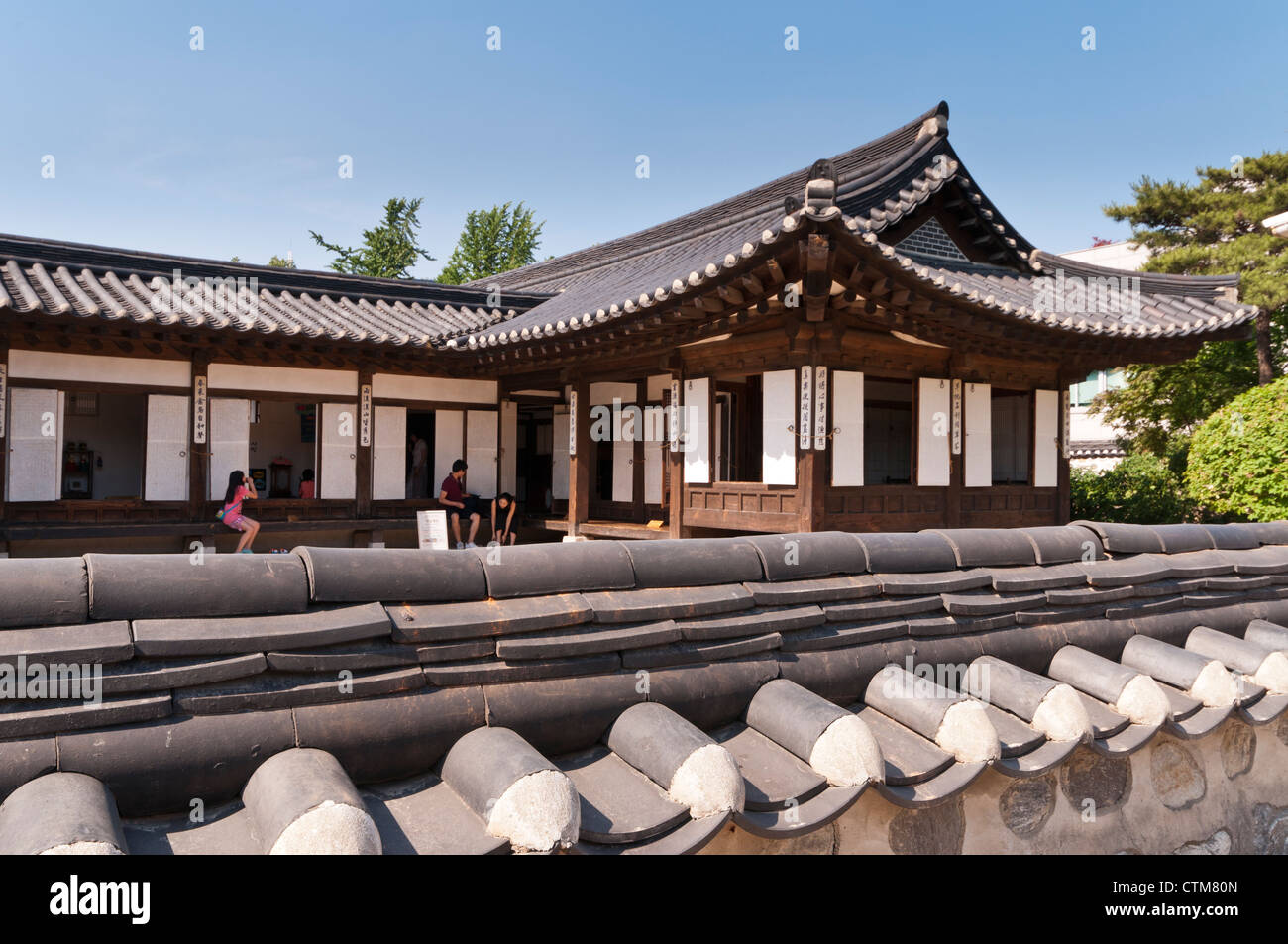 Tetto di tegole hanok -Fotos und -Bildmaterial in hoher Auflösung – Alamy