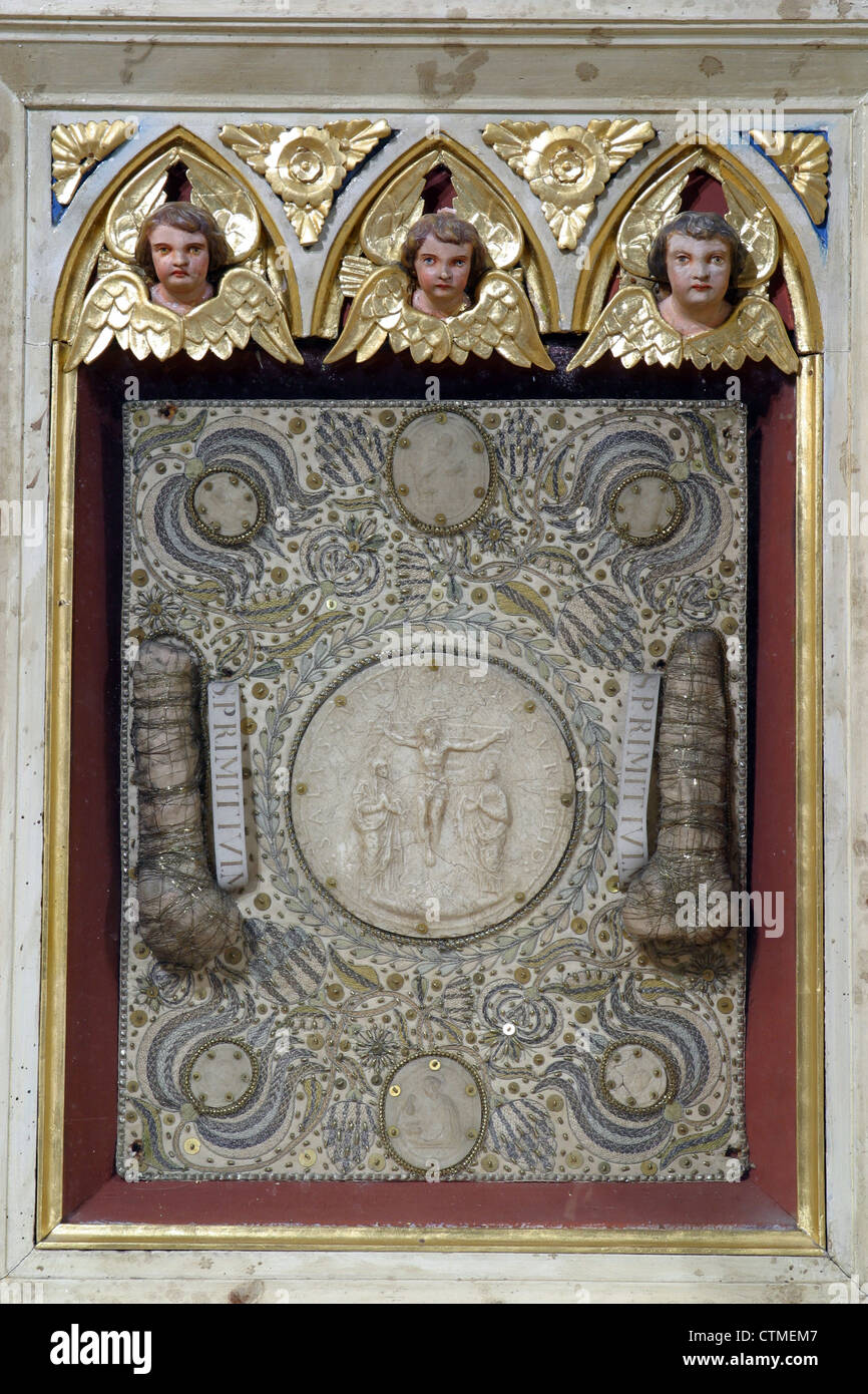 Kreuzreliquiar des heiligen kreuzes -Fotos und -Bildmaterial in hoher Auflösung – Alamy