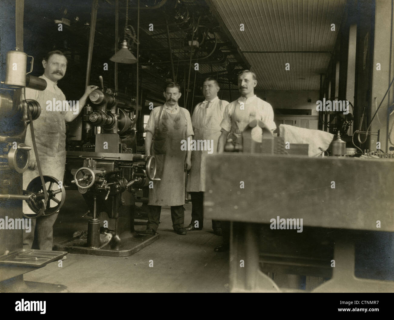 Factory Workers 1900 Stockfotos und -bilder Kaufen - Alamy