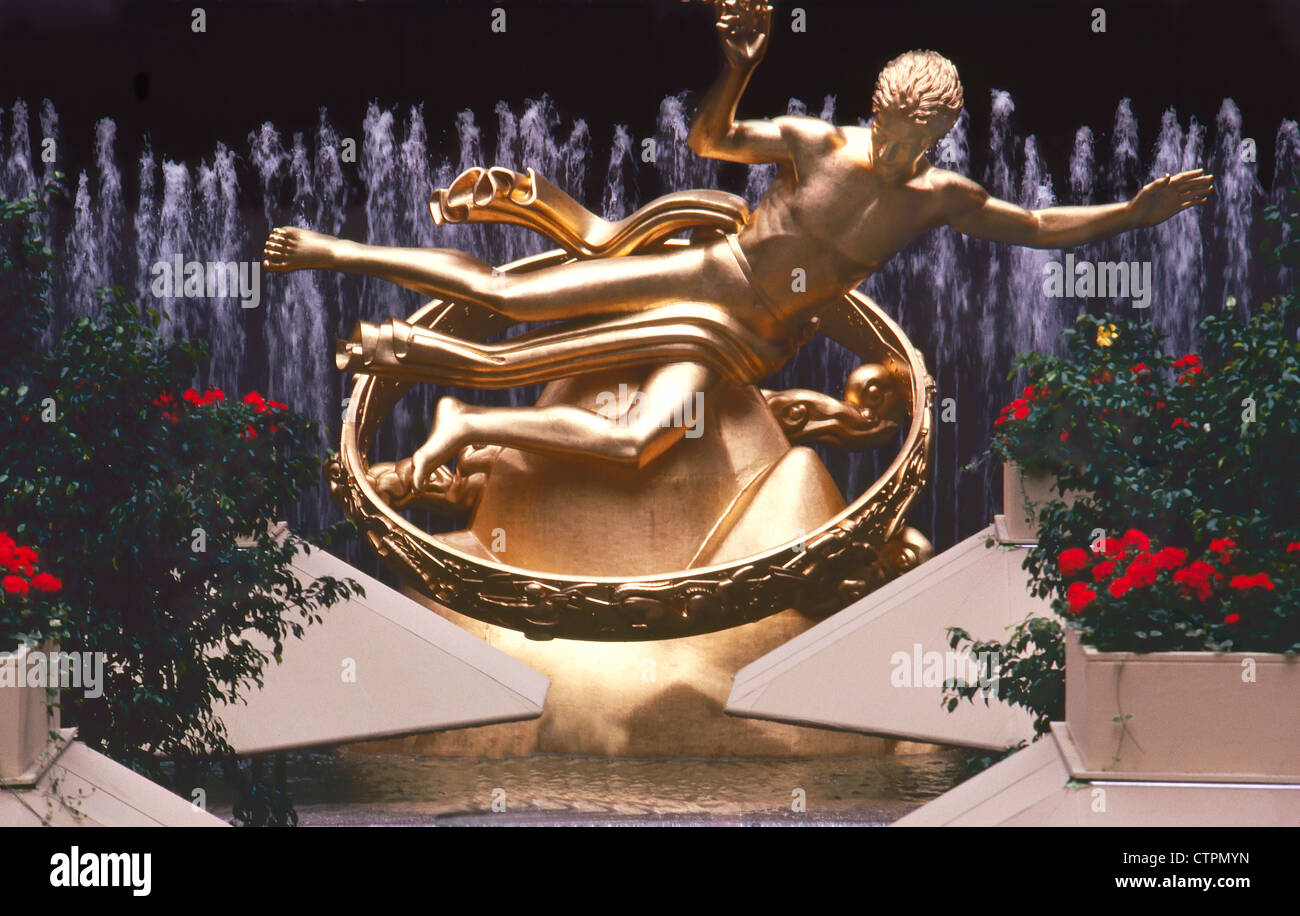 Prometheus statue flags plaza -Fotos und -Bildmaterial in hoher ...