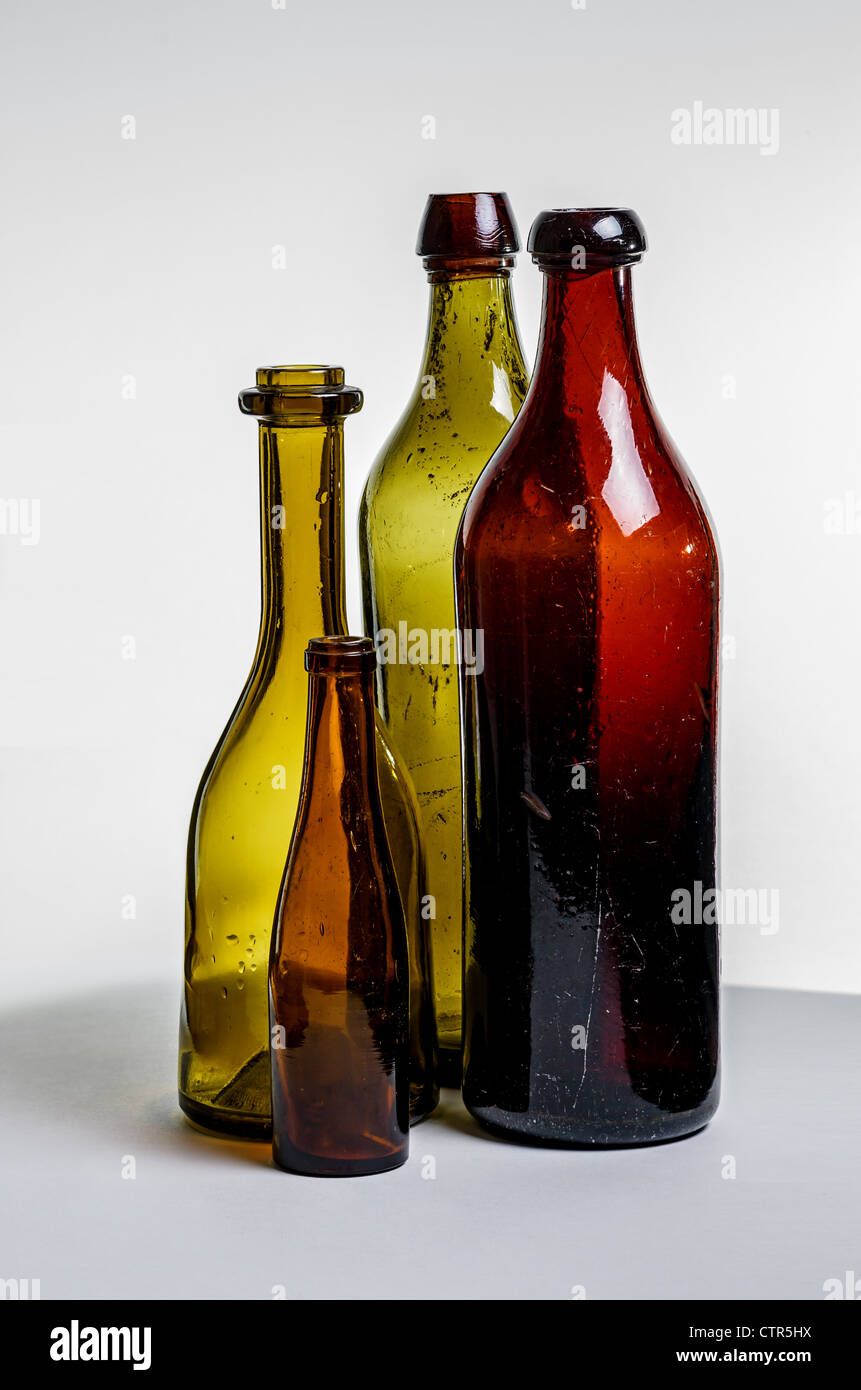 Glass bottles vase -Fotos und -Bildmaterial in hoher Auflösung – Alamy