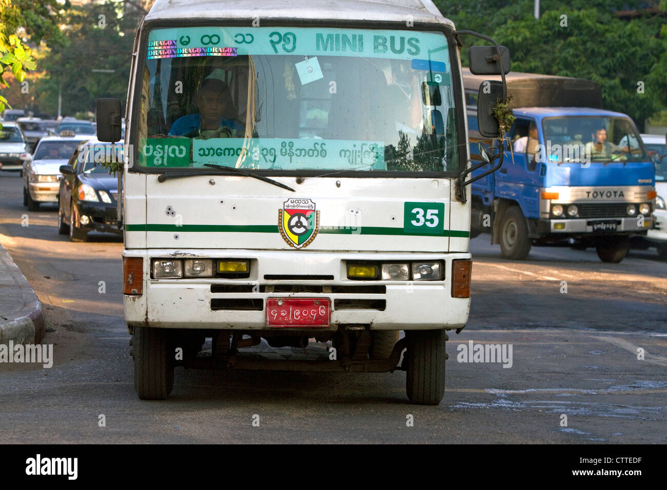 Yangon bus -Fotos und -Bildmaterial in hoher Auflösung – Alamy