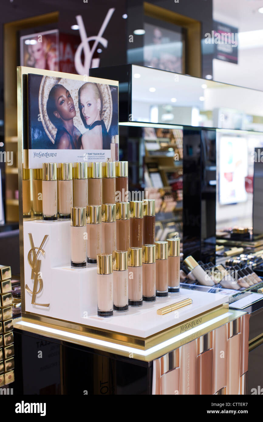 Ysl yves saint laurent -Fotos und -Bildmaterial in hoher Auflösung – Alamy