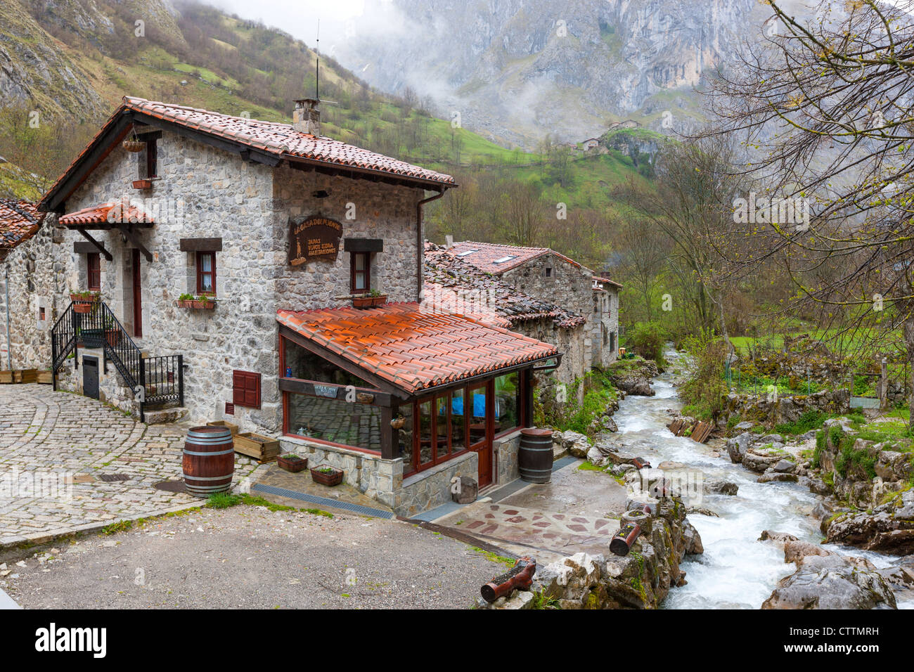 Bulnes (La Villa), Cabrales, Nationalpark Picos de Europa, Asturien ...