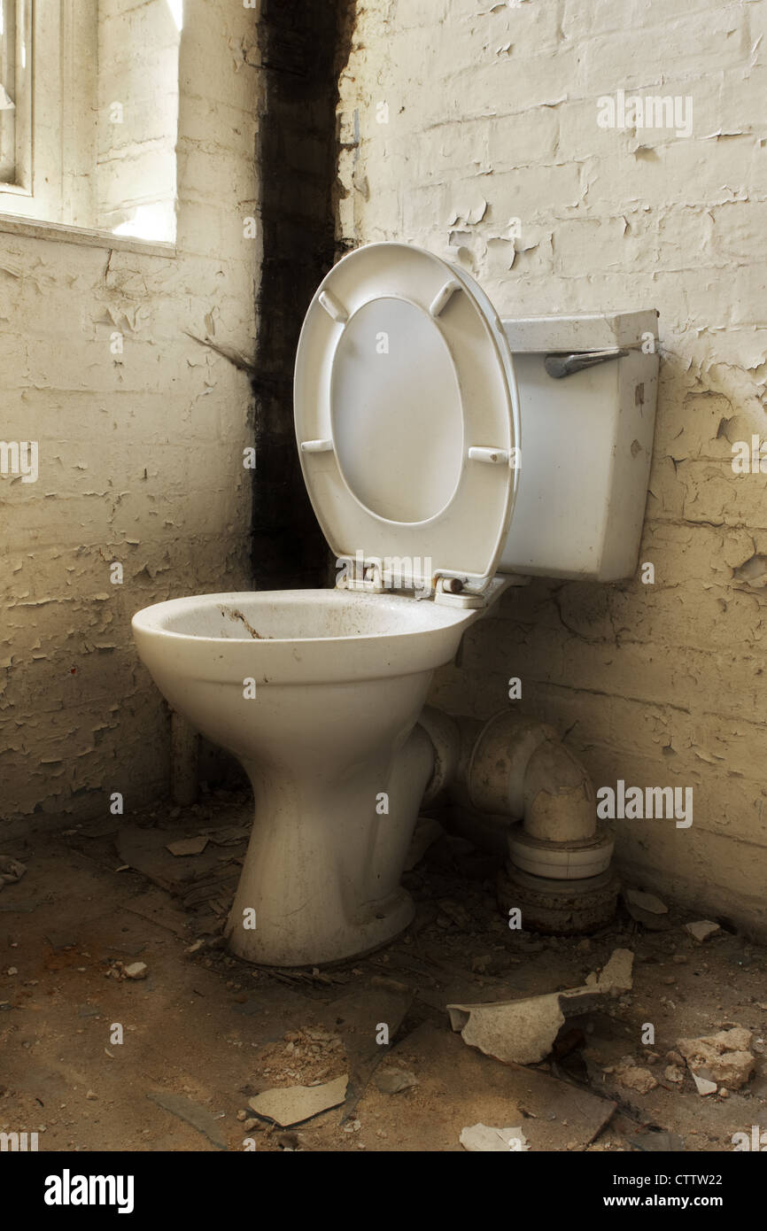 Schmutzige toilette -Fotos und -Bildmaterial in hoher Auflösung – Alamy