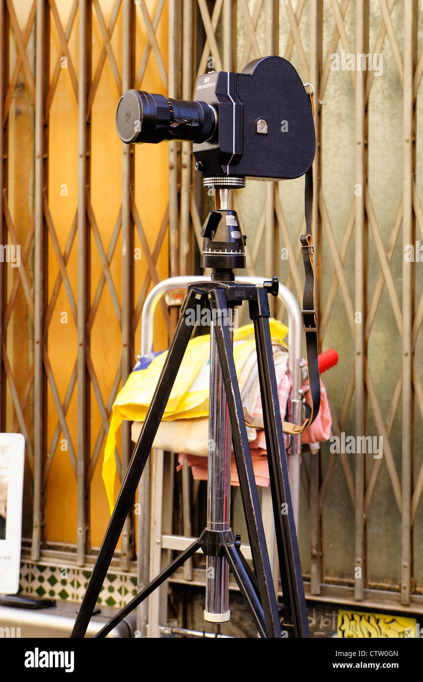 Vintage retro movie camera tripod Stockfotos und -bilder Kaufen - Alamy