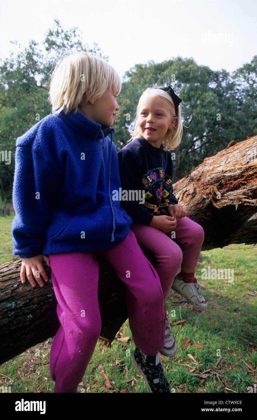Die sechs schwestern -Fotos und -Bildmaterial in hoher Auflösung – Alamy