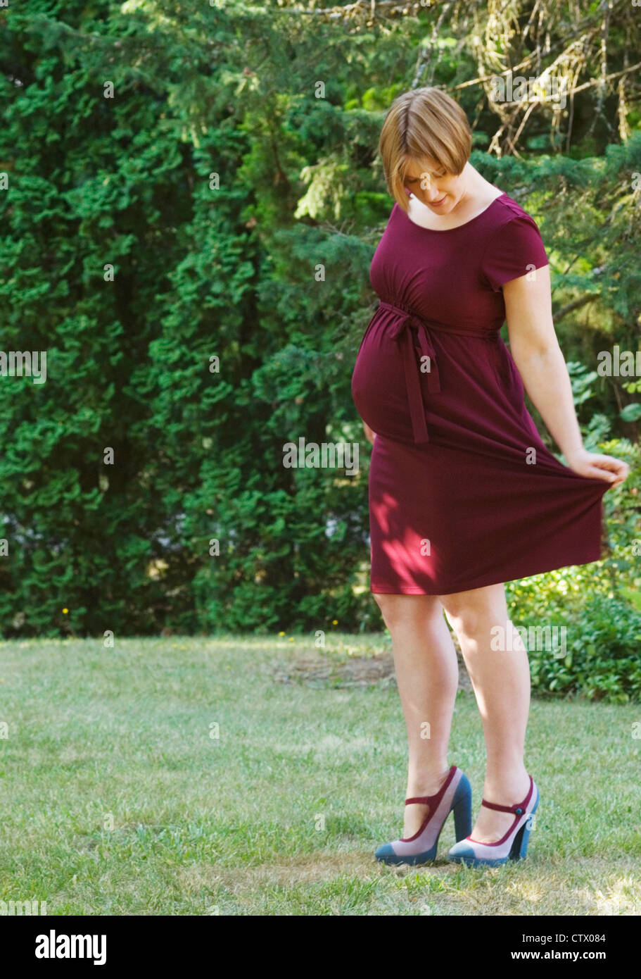 Pregnant high heels -Fotos und -Bildmaterial in hoher Auflösung – Alamy