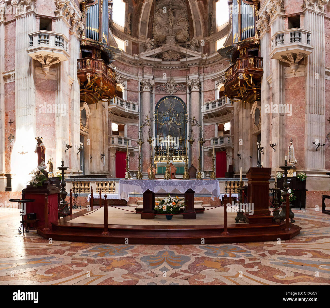 Altar der Basilika von Mafra Palast und Kloster in Portugal ...