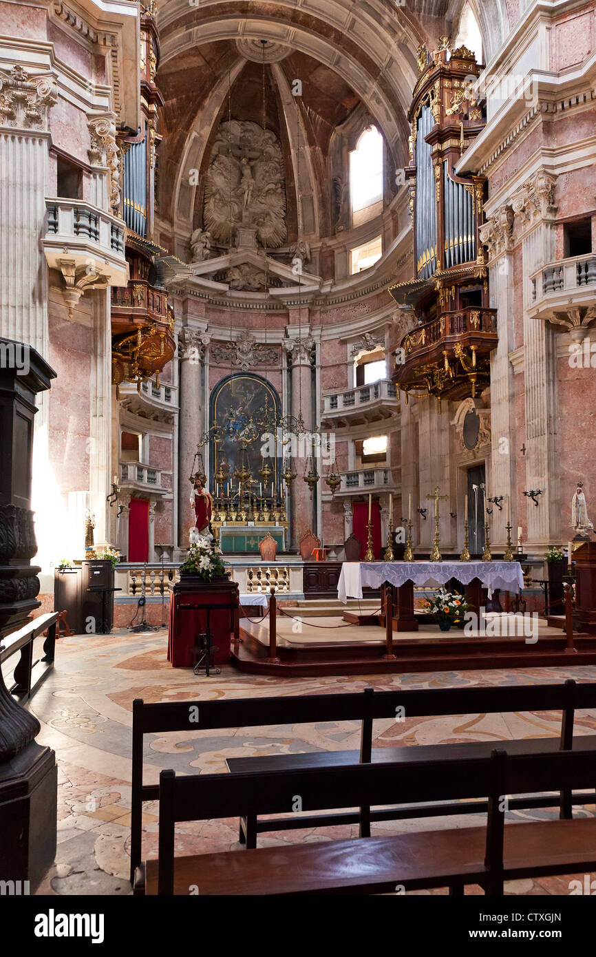 Basilika von Mafra Palast und Kloster in Portugal. Barock-Architektur ...