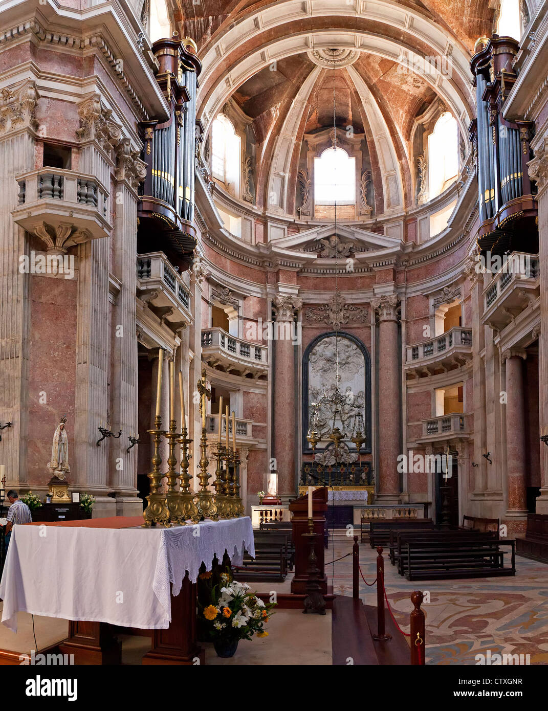 Nördlichen Querschiff der Basilika von Mafra Palast und Kloster in ...