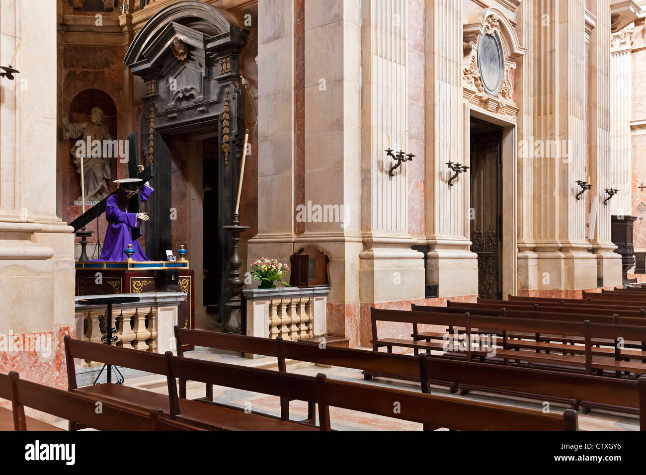 Basilika von Mafra Palast und Kloster in Portugal. Barock-Architektur ...
