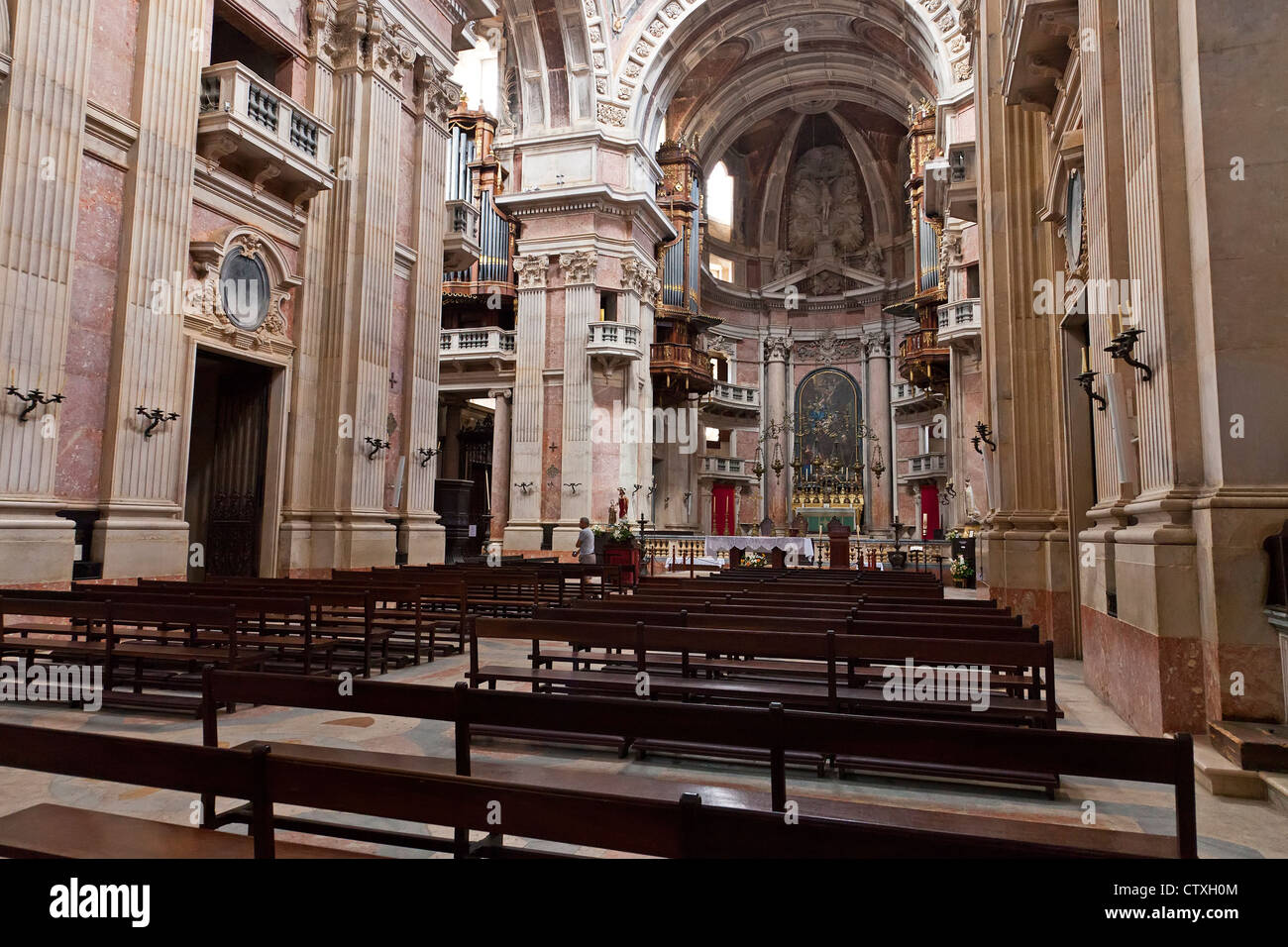 Basilika von Mafra Palast und Kloster in Portugal. Barock-Architektur ...