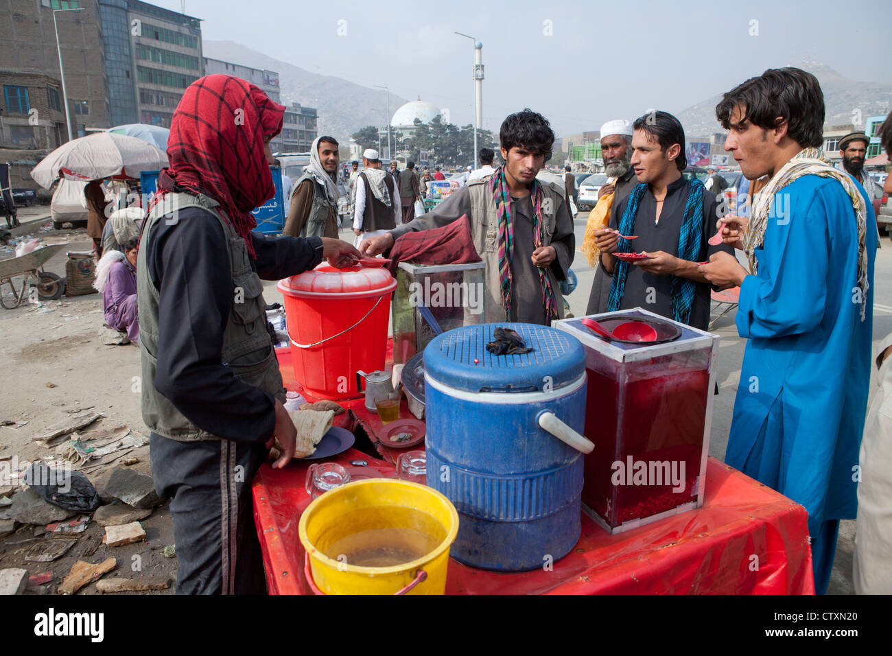 Bazaar in downtown kabul afghanistan -Fotos und -Bildmaterial in hoher ...
