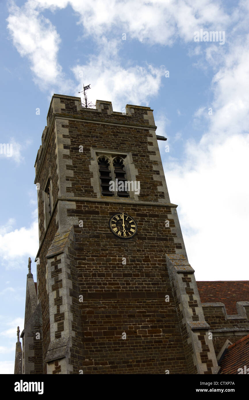 Church tower and clock -Fotos und -Bildmaterial in hoher Auflösung – Alamy