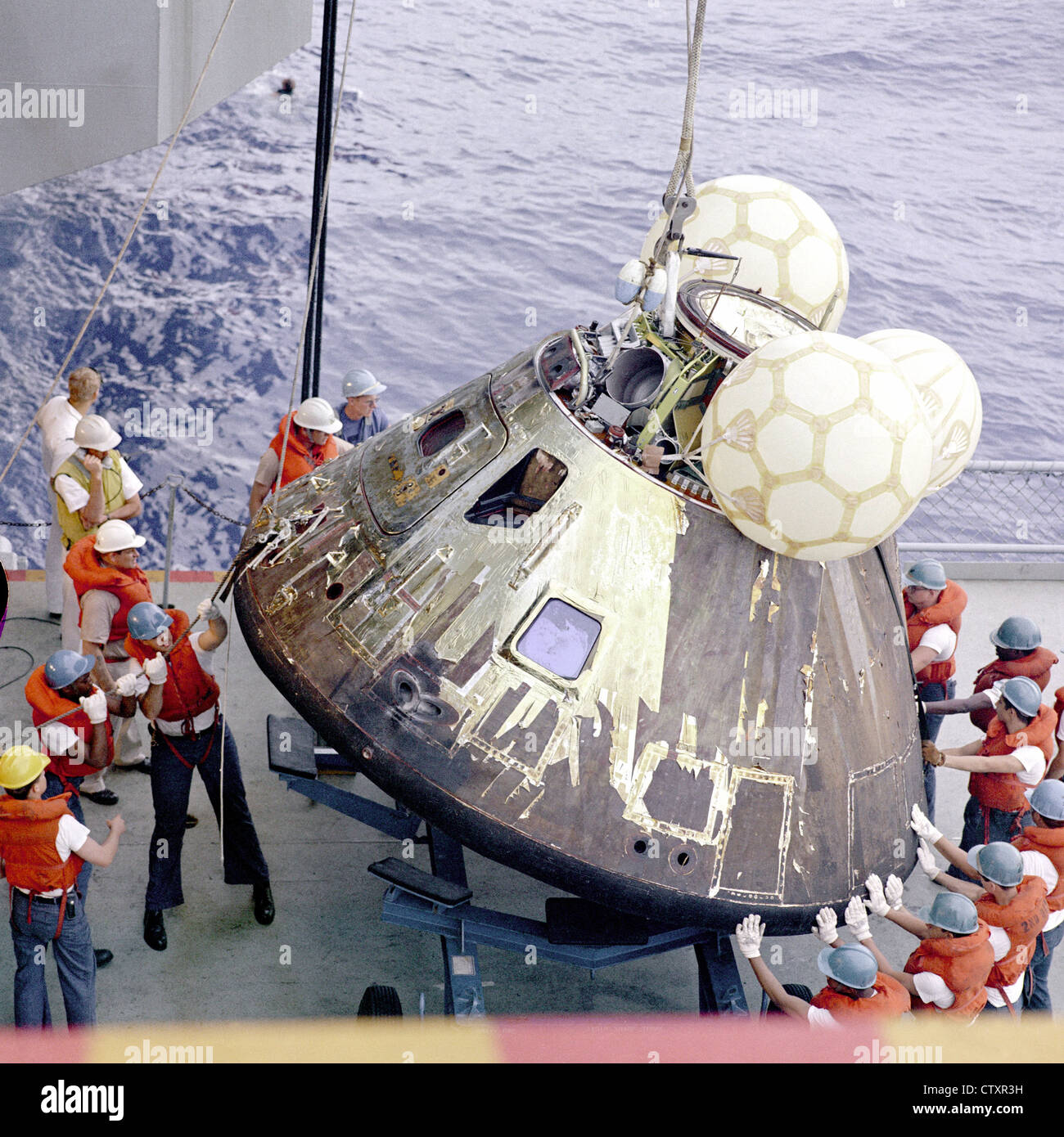 Apollo 13 Kommandokapsel Kapsel ist von den Pazifischen Ozean am 17 ...