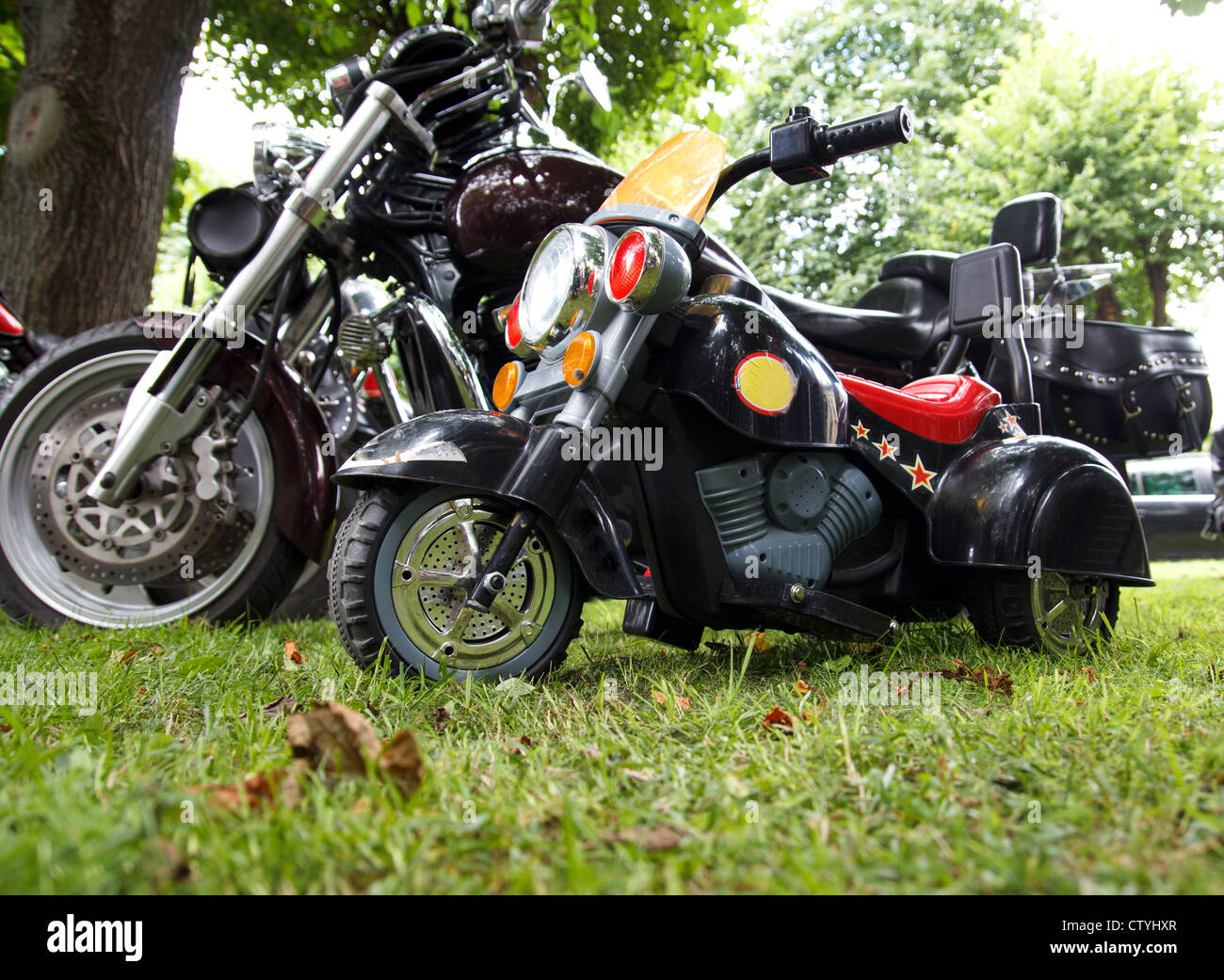 Kindermotorrad elektro -Fotos und -Bildmaterial in hoher Auflösung – Alamy