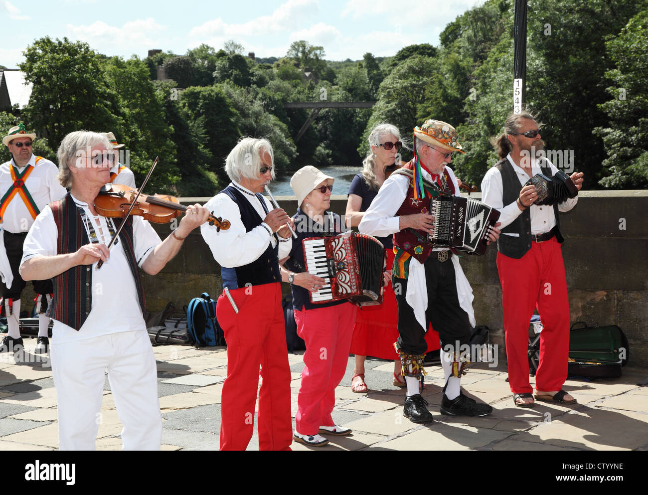 Musik aus dem folk -Fotos und -Bildmaterial in hoher Auflösung – Alamy