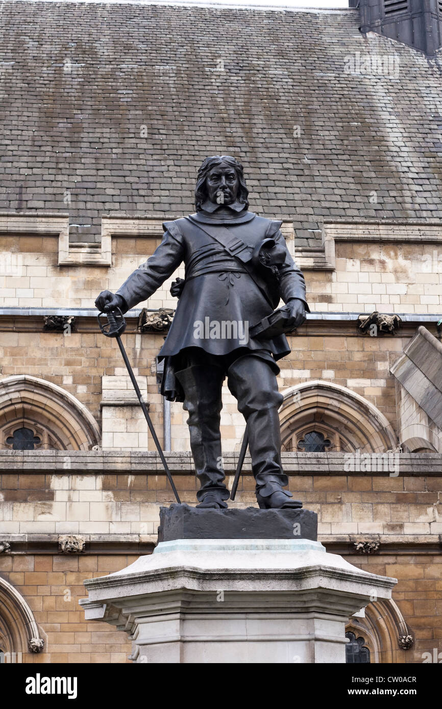 Oliver cromwell statue -Fotos und -Bildmaterial in hoher Auflösung – Alamy