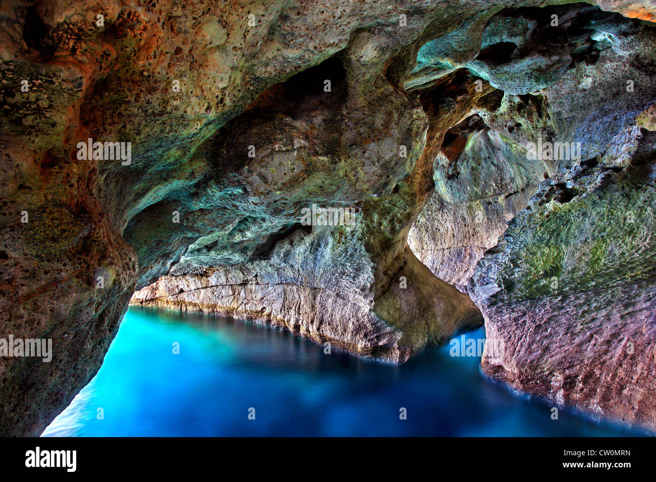 Meer Höhle am Strand von Marmara (oder "Dialeskari"), in der Nähe von ...